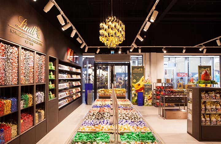 Lindt OUTLET » feinste Schokolade günstig im Angebot | OUTLETCITY METZINGEN